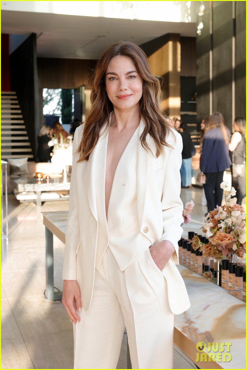 'White Lotus' Stars Michelle Monaghan & Leslie Bibb Have a Girls Night ...