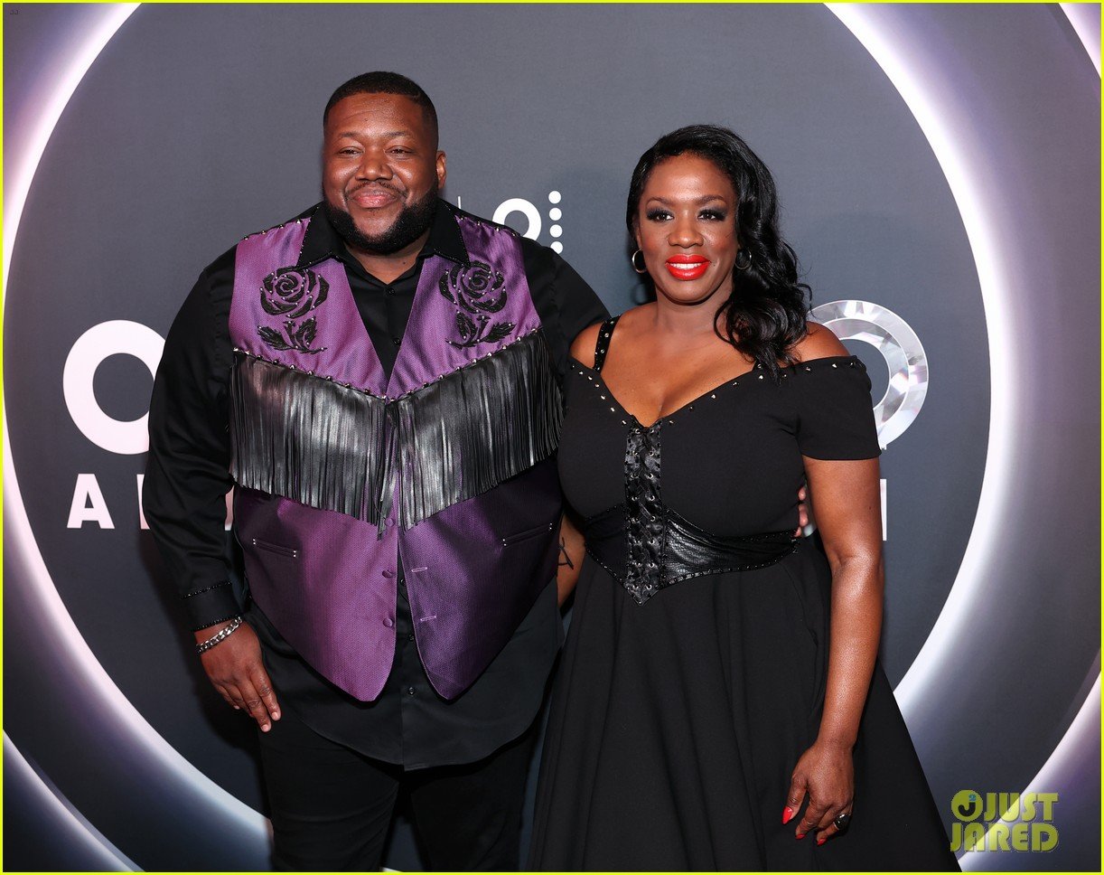 Carrie Underwood Joins Blake Shelton, Gwen Stefani, & More at Opry 100: A Live Celebration ...