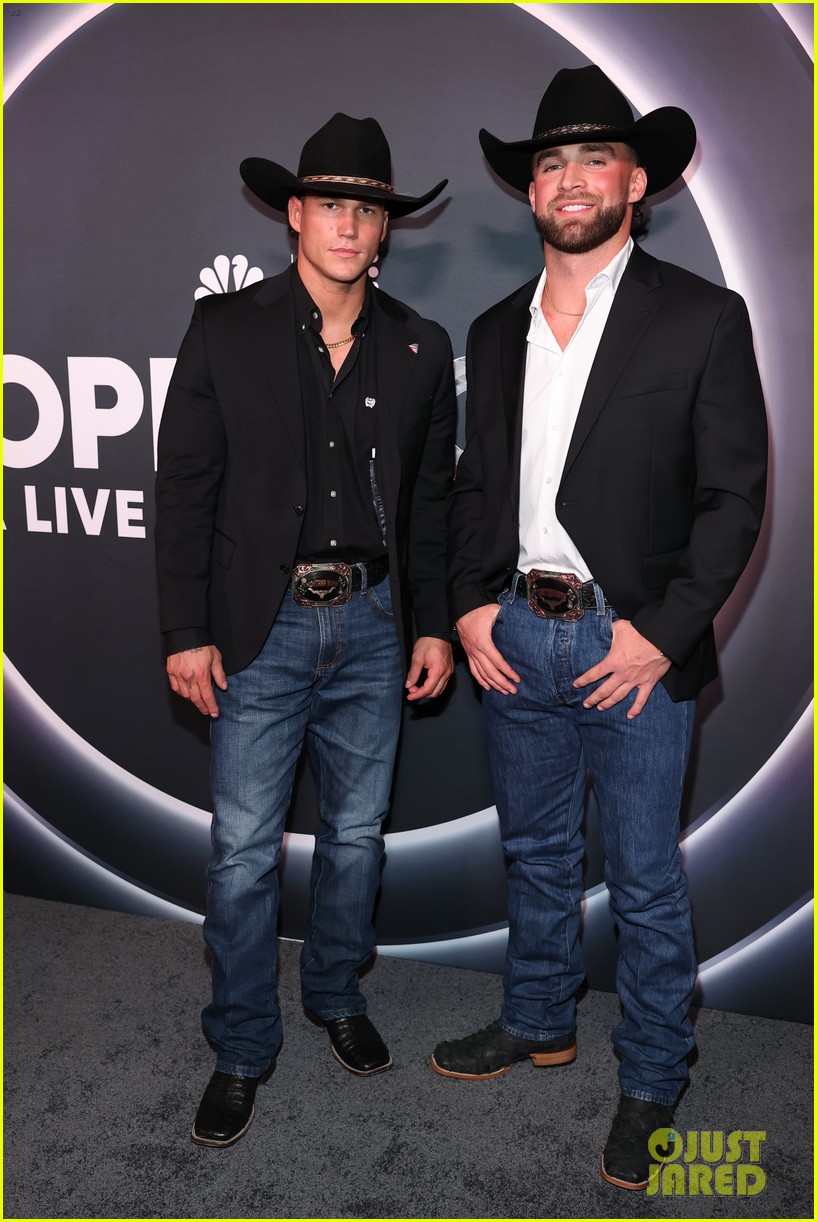 Carrie Underwood Joins Blake Shelton, Gwen Stefani, & More at Opry 100: A Live Celebration ...