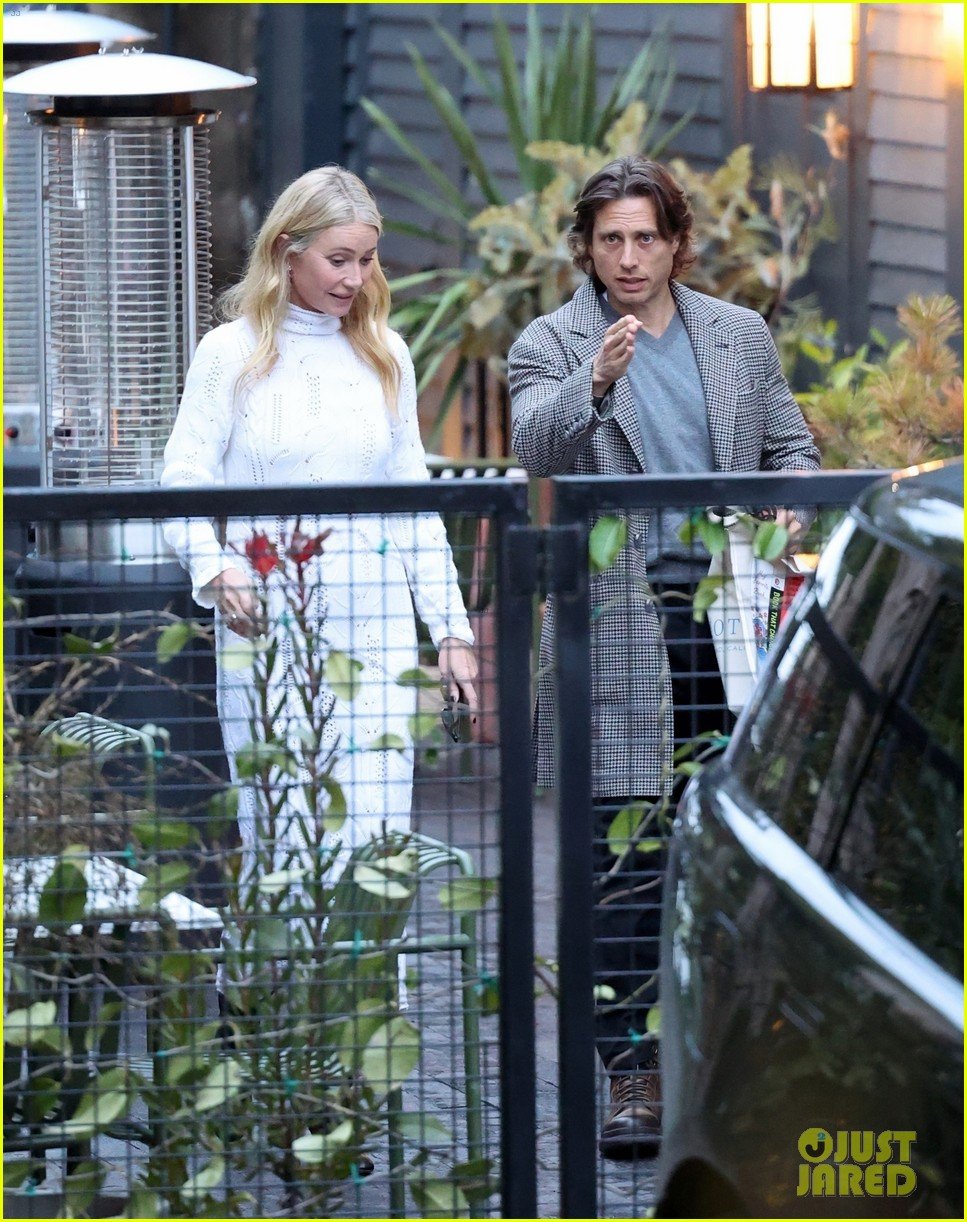 Gwyneth Paltrow & Husband Brad Falchuk Spotted Supporting a Friend at ...