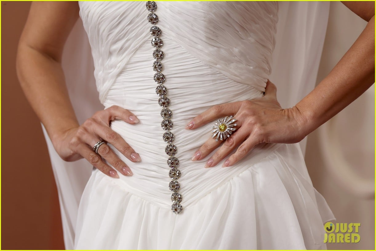 Penelope Cruz's Oscars 2025 Dress Took Over 250 Hours to Make!: Photo 5132540 | Oscars, Penelope ...