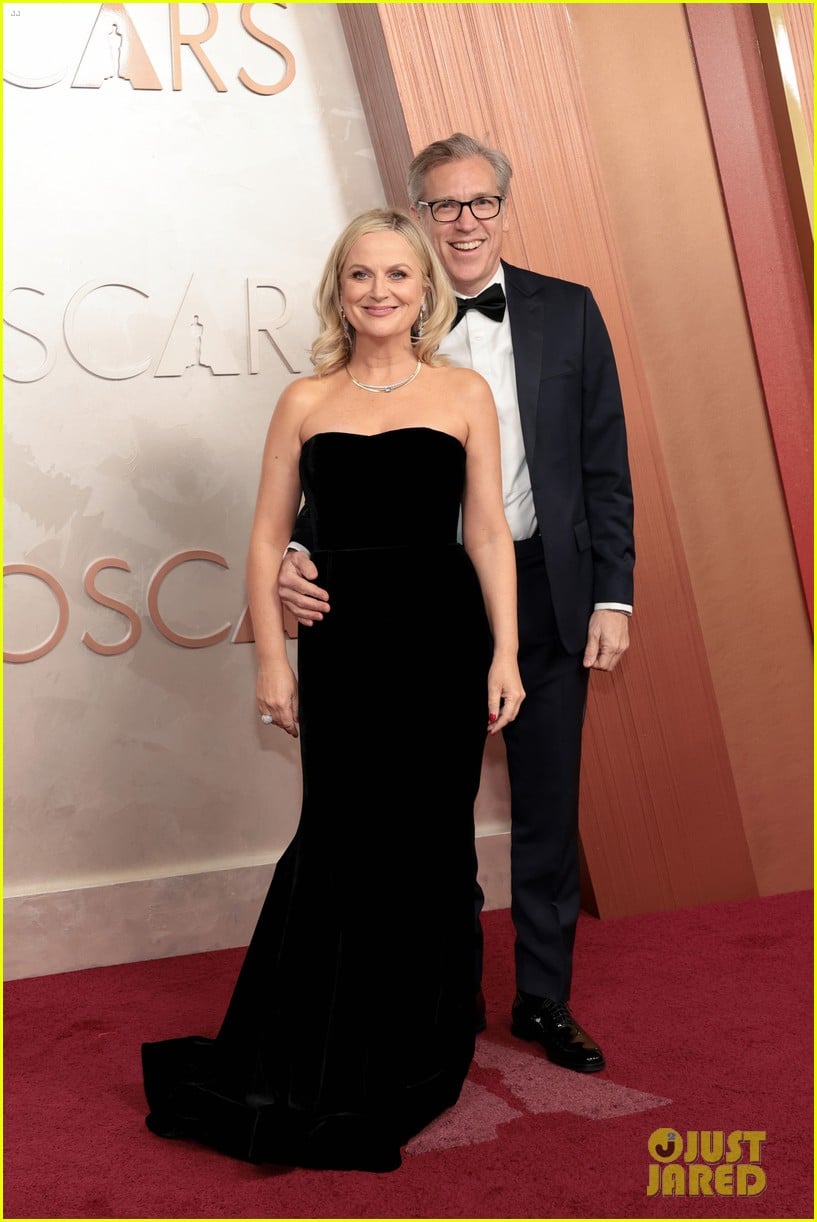 Amy Poehler & New Boyfriend Joel Lovell Make Red Carpet Debut at Oscars ...