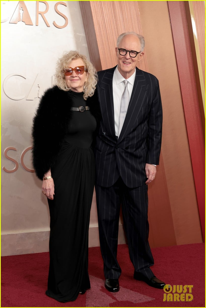 Ralph Fiennes Gives 2 Thumbs Up at Oscars 2025 With 'Conclave' Co-Stars ...