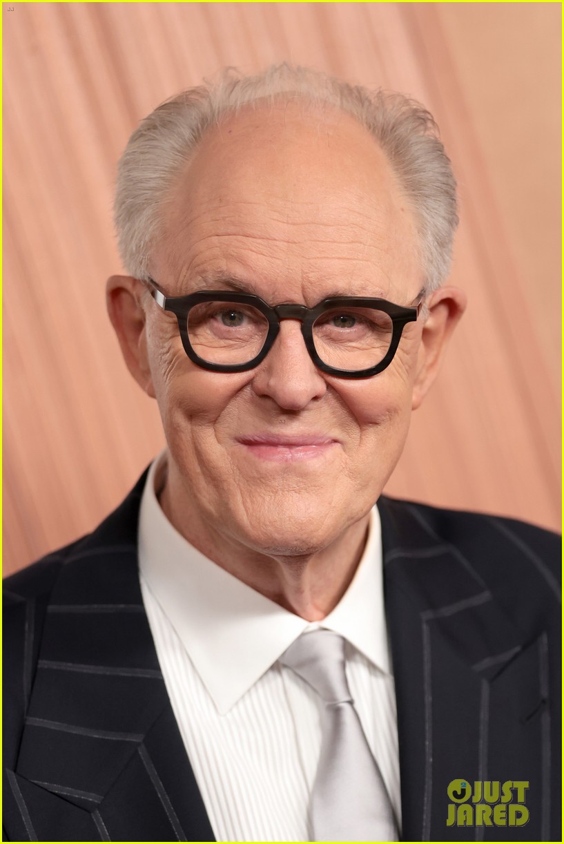 Ralph Fiennes Gives 2 Thumbs Up at Oscars 2025 With 'Conclave' Co-Stars ...