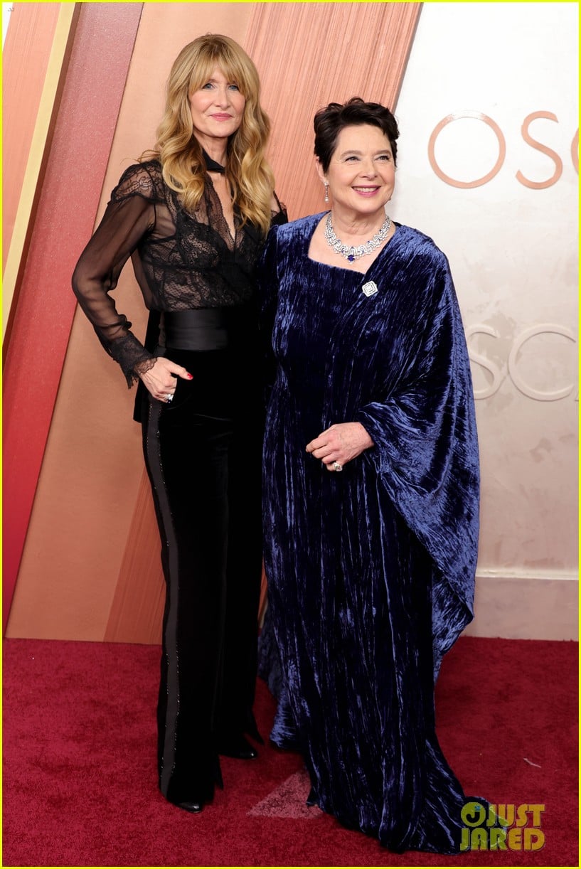 Ralph Fiennes Gives 2 Thumbs Up at Oscars 2025 With 'Conclave' Co-Stars ...