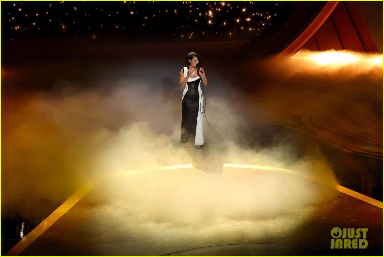 Raye Sings 'Skyfall' During Bond Medley at Oscars 2025!: Photo 5132361 ...