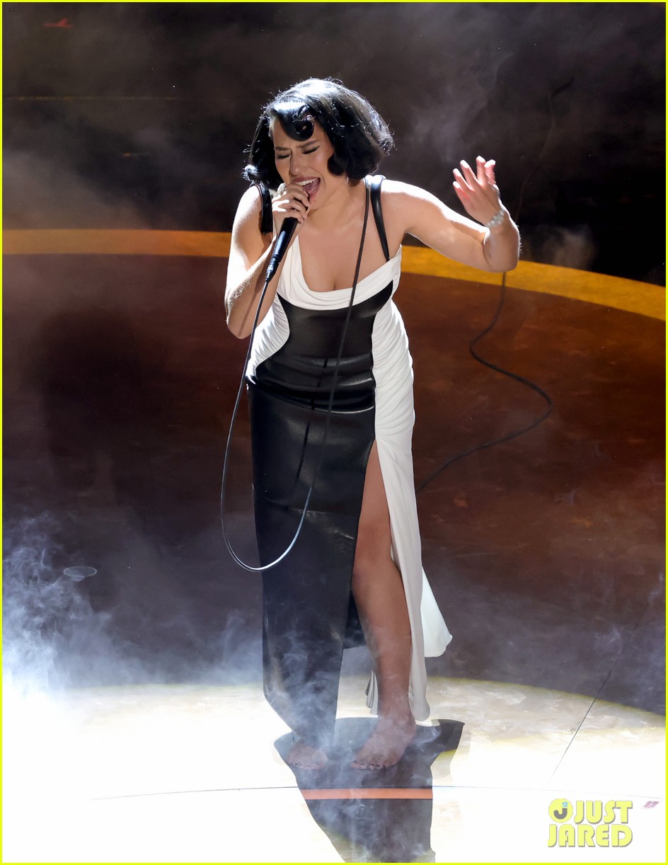 Raye Sings 'Skyfall' During Bond Medley at Oscars 2025!: Photo 5132371 ...