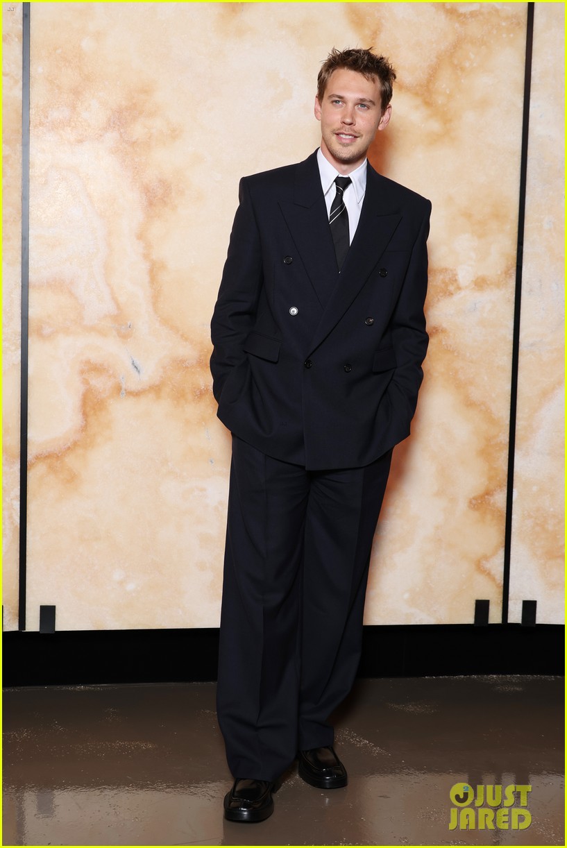 Oscar Winner Zoe Saldana, Austin Butler, & More Watch Bella Hadid's ...