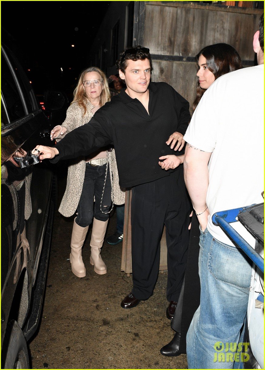 Sara Sampaio Supports Boyfriend Ray Nicholson at 'Borderline' Screening ...