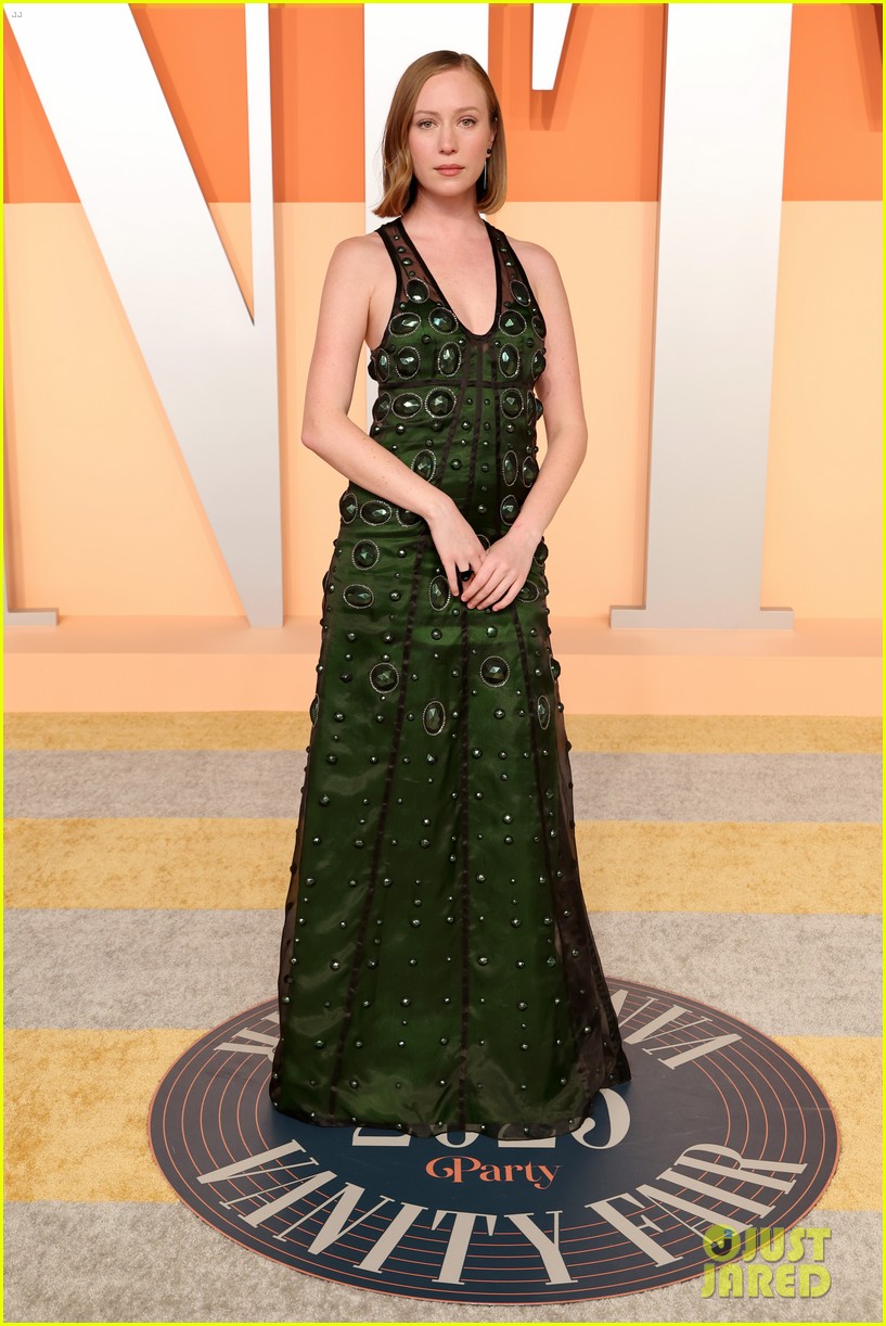 Sarah Paulson Meets Up With Hannah Einbinder at Vanity Fair Oscar Party ...