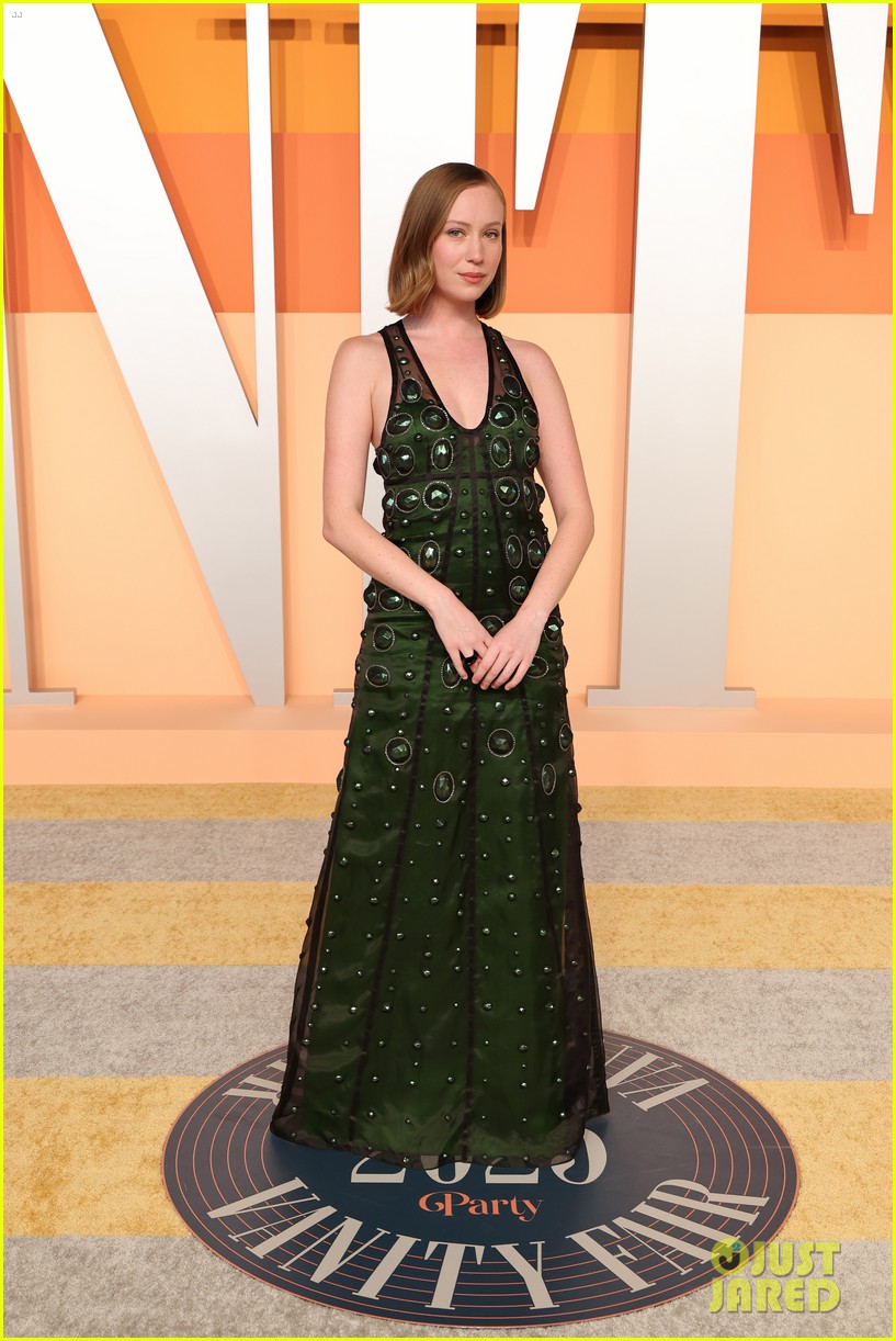 Sarah Paulson Meets Up With Hannah Einbinder at Vanity Fair Oscar Party ...