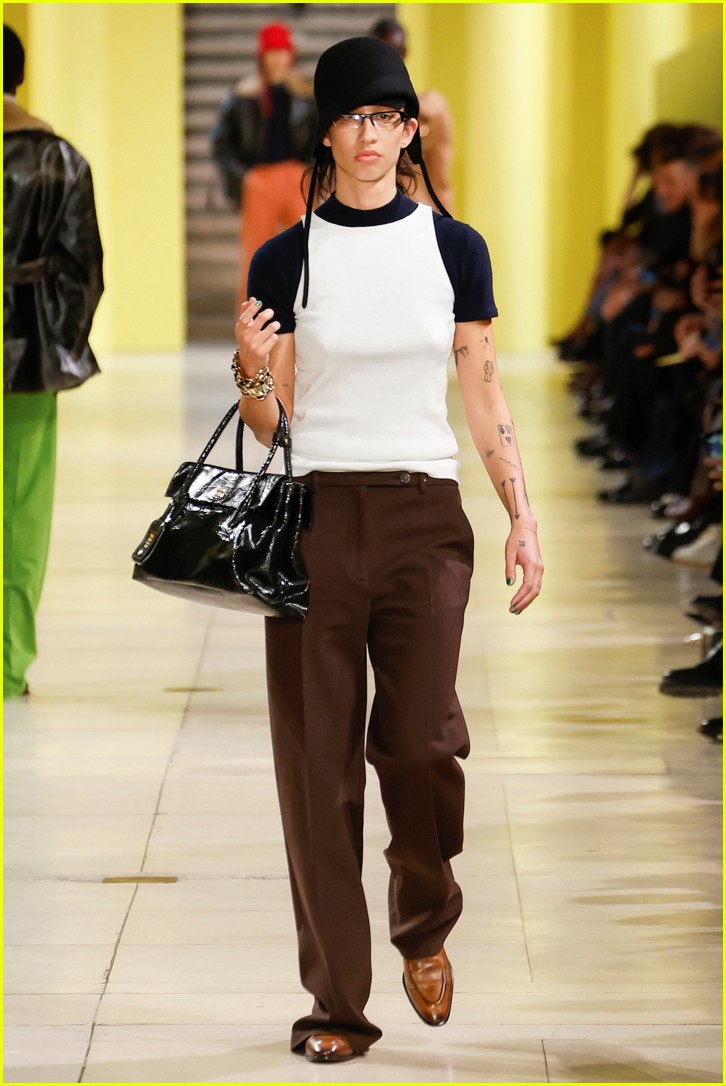 Sarah Paulson Makes Fashion Show Runway Debut, Walks for Miu Miu with ...
