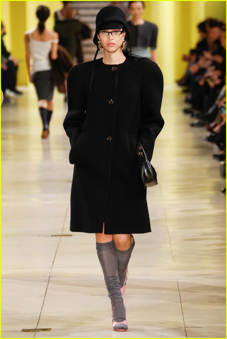 Sarah Paulson Makes Fashion Show Runway Debut, Walks for Miu Miu with Gigi Hadid & Nicole Kidman ...