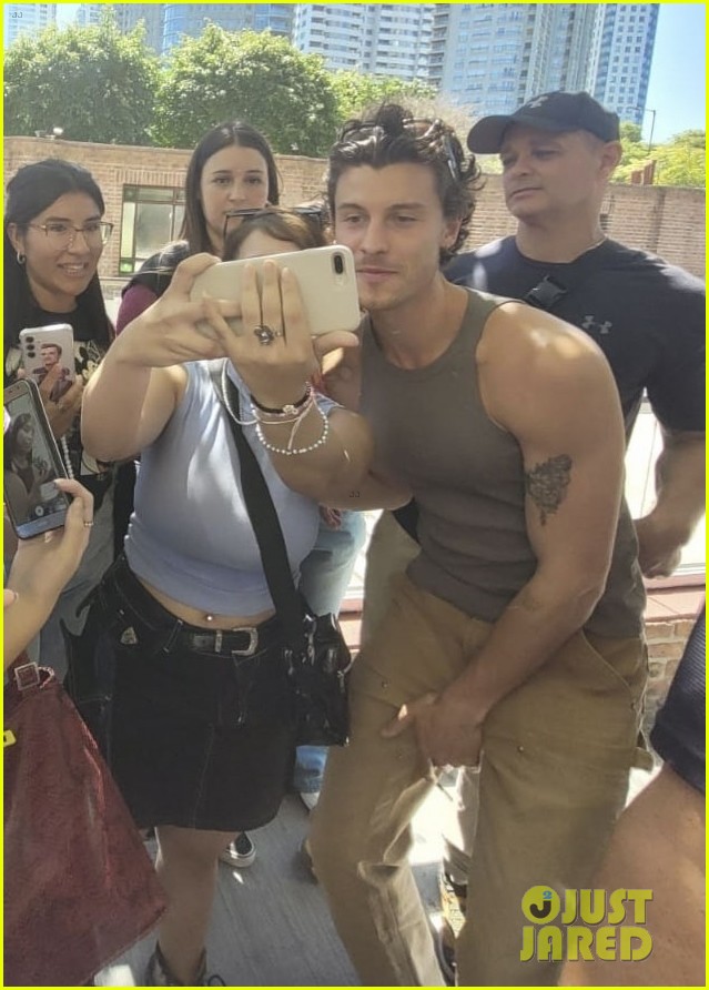 Shawn Mendes Greets Fans After Arriving in Argentina for His Lollapalooza Set: Photo 5137697 ...