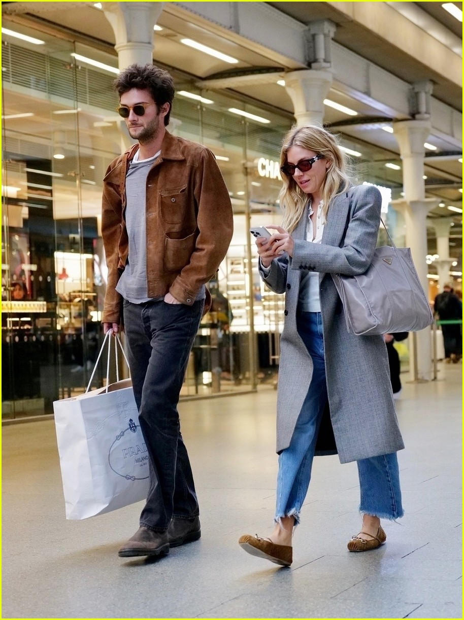 Sienna Miller & Fiance Oli Green Celebrate Their Frame Campaign at ...