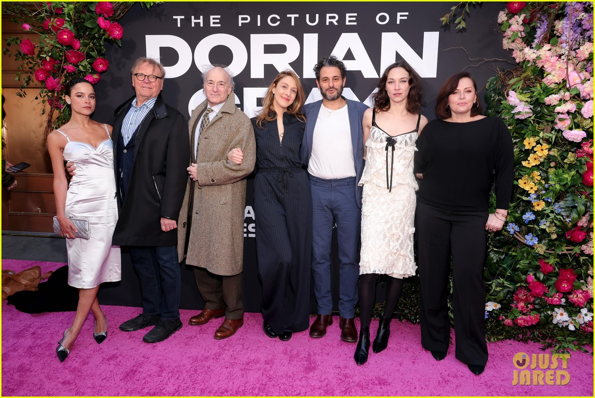 Sarah Snook Gets Support from 'Succession' Family, Including a Kieran ...