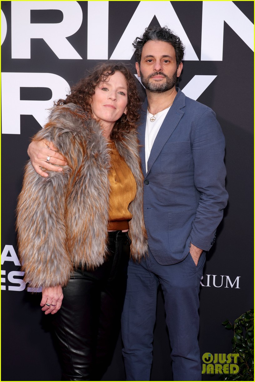 Sarah Snook Gets Support from 'Succession' Family, Including a Kieran ...