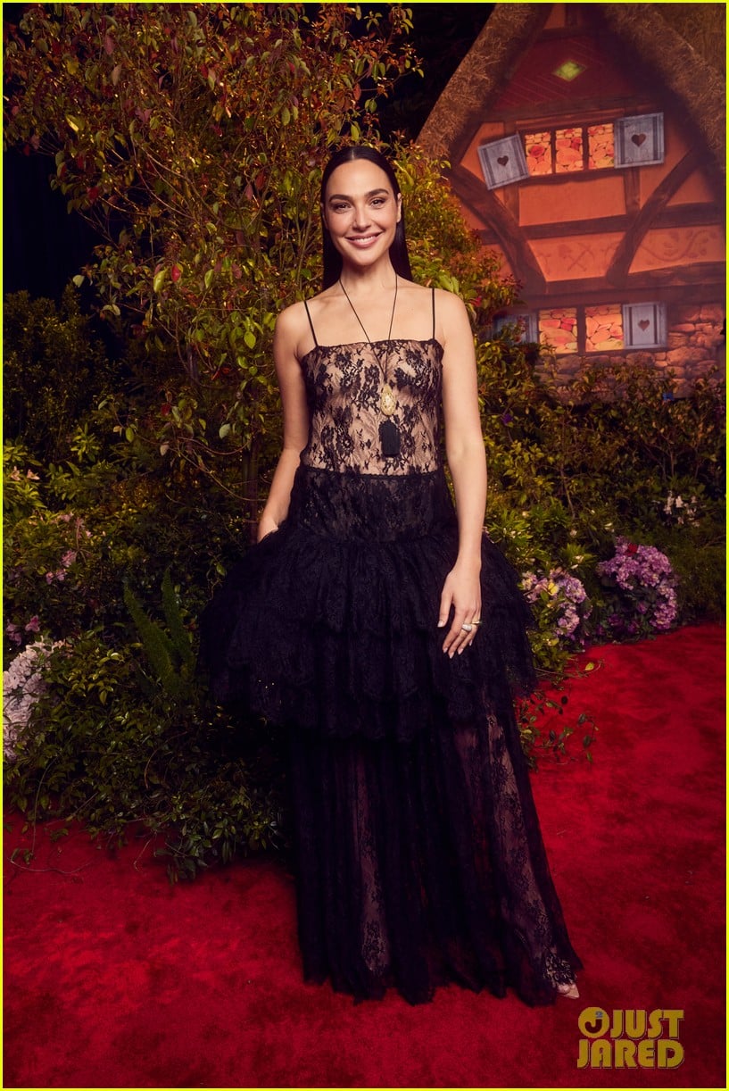 Rachel Zegler & Gal Gadot Attend Scaled Back 'Snow White' Premiere In Los Angeles: Photo 5137489 ...