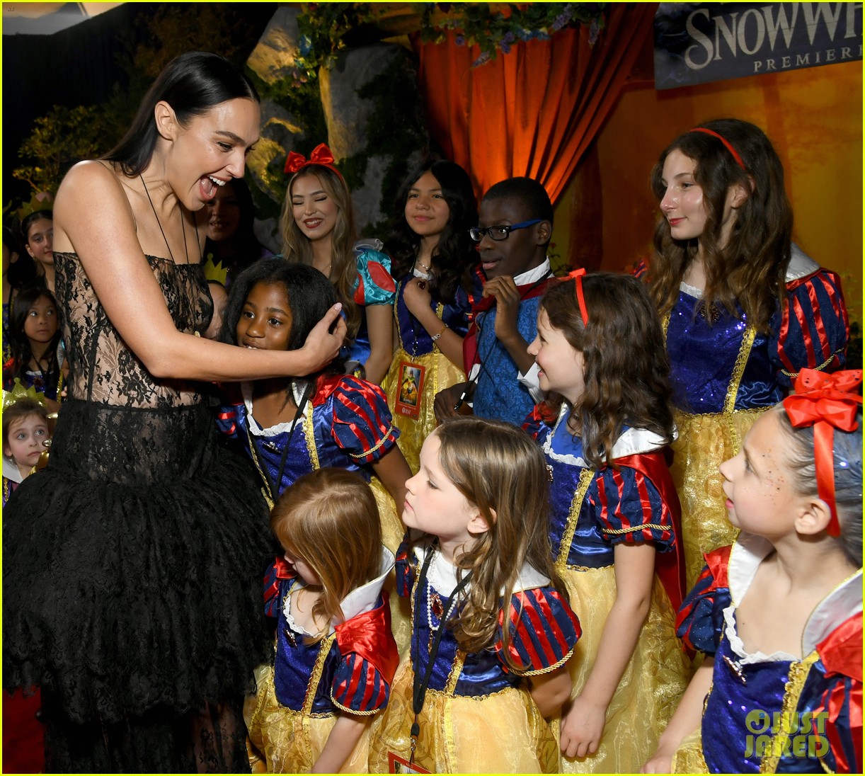 Rachel Zegler & Gal Gadot Attend Scaled Back 'Snow White' Premiere In Los Angeles: Photo 5137496 ...