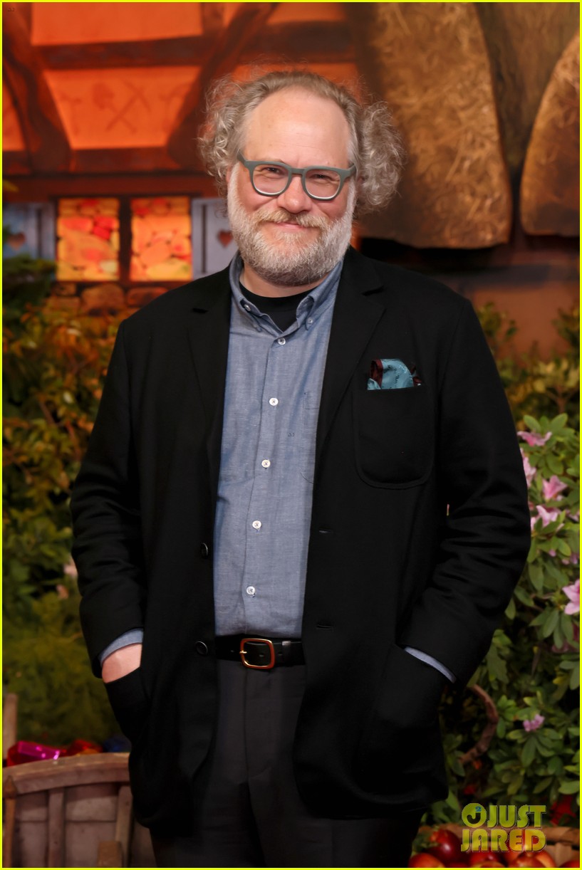 Rachel Zegler & Gal Gadot Attend Scaled Back 'Snow White' Premiere In ...