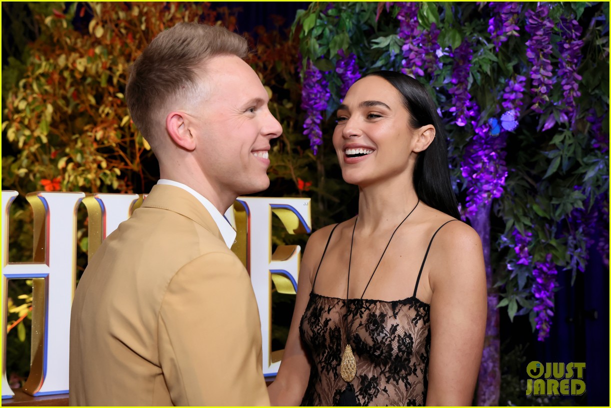 Rachel Zegler & Gal Gadot Attend Scaled Back 'Snow White' Premiere In Los Angeles: Photo 5137528 ...