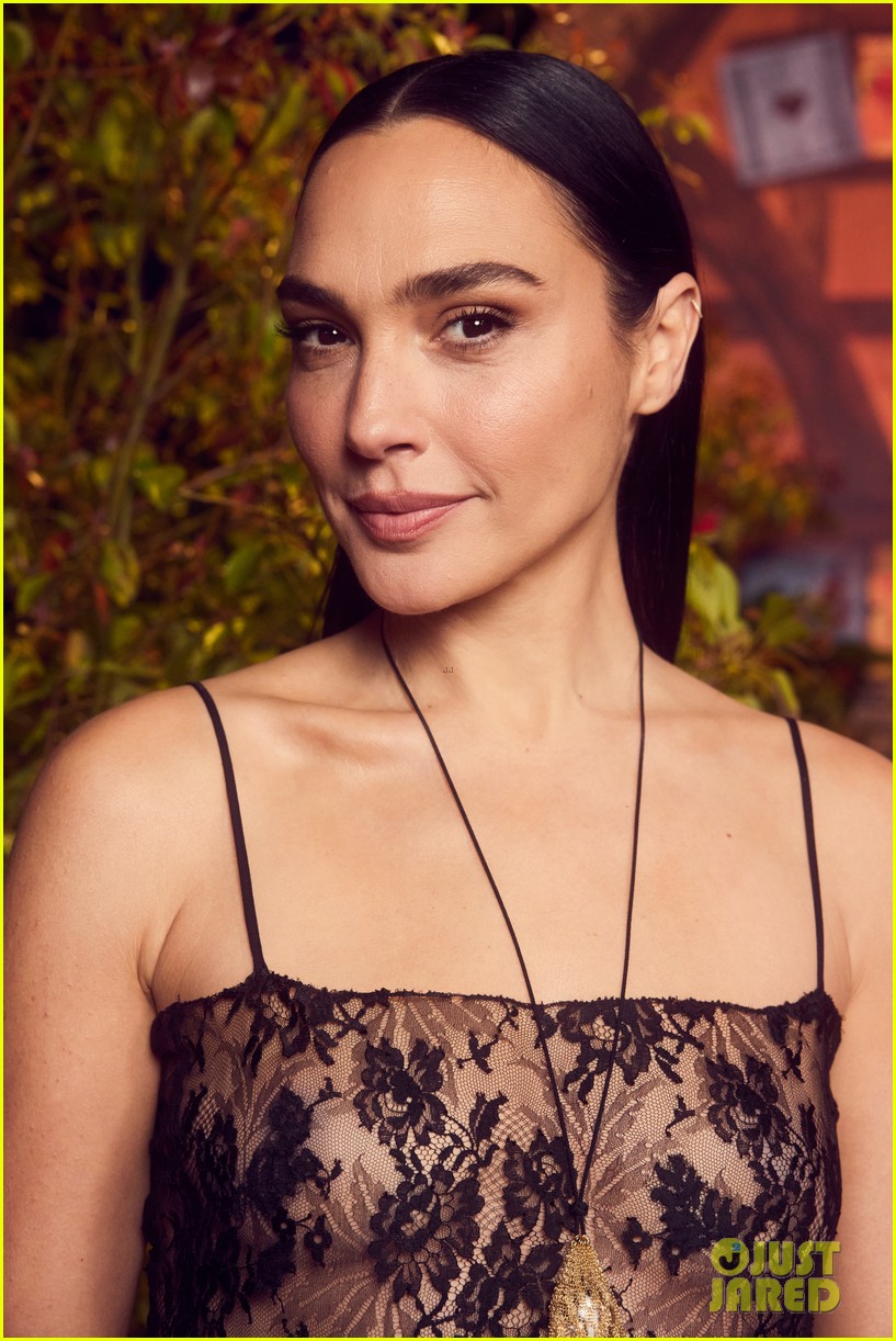 Rachel Zegler & Gal Gadot Attend Scaled Back 'Snow White' Premiere In Los Angeles: Photo 5137531 ...