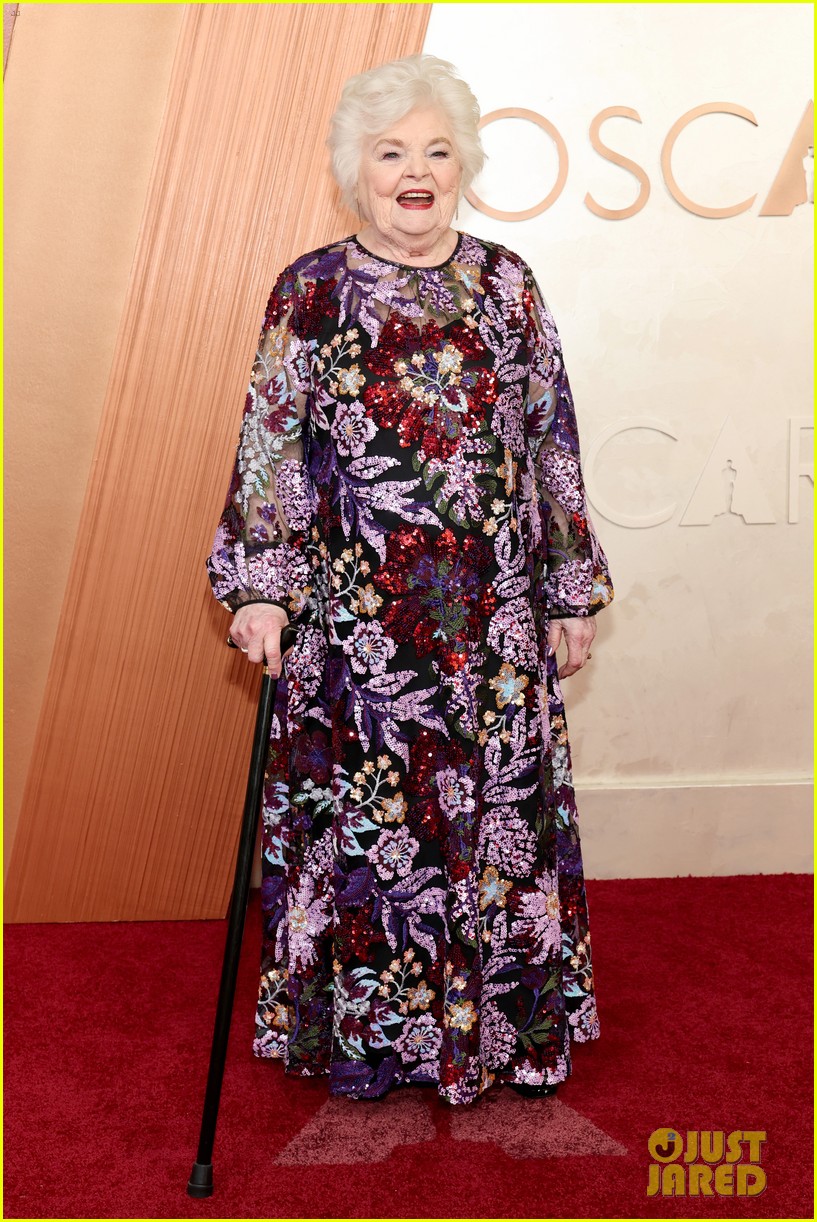 June Squibb Jokes She's Actually Bill Skarsgard in a Bodysuit at Oscars ...