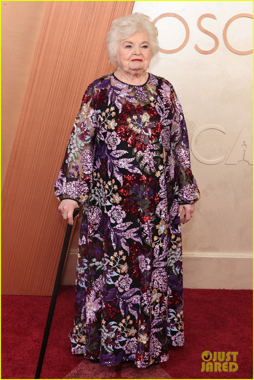 June Squibb Jokes She's Actually Bill Skarsgard in a Bodysuit at Oscars ...