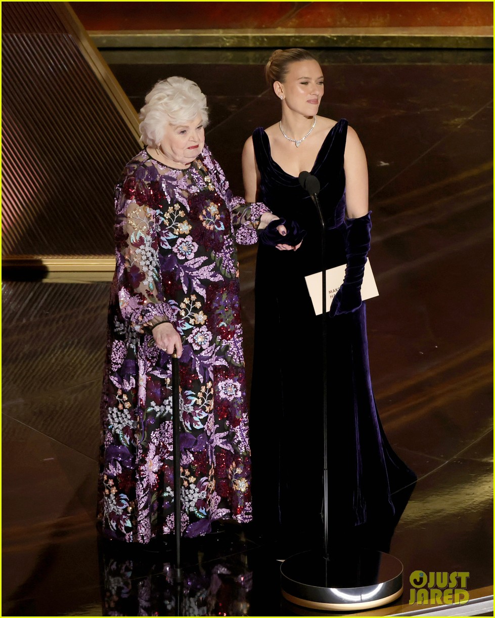 June Squibb Jokes She's Actually Bill Skarsgard in a Bodysuit at Oscars ...
