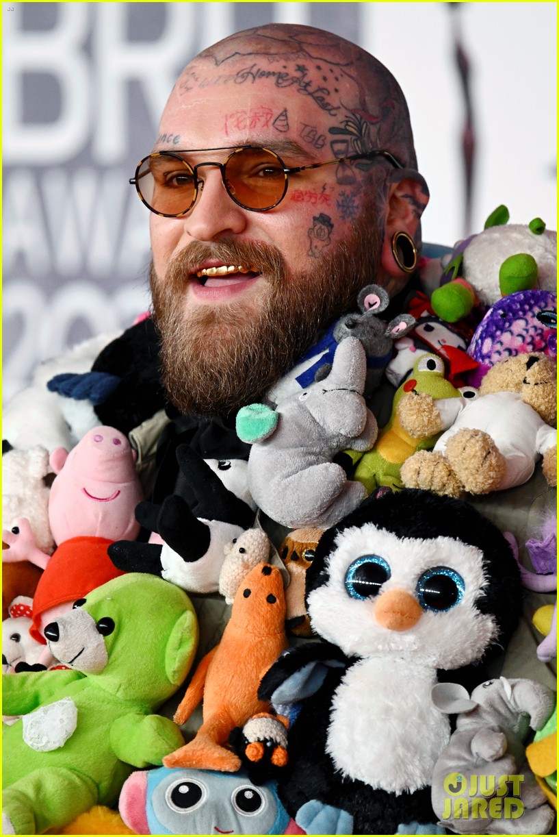 Sabrina Carpenter, Charli XCX, & Millie Bobby Brown Bring Their Fashion A-Game to BRIT Awards ...