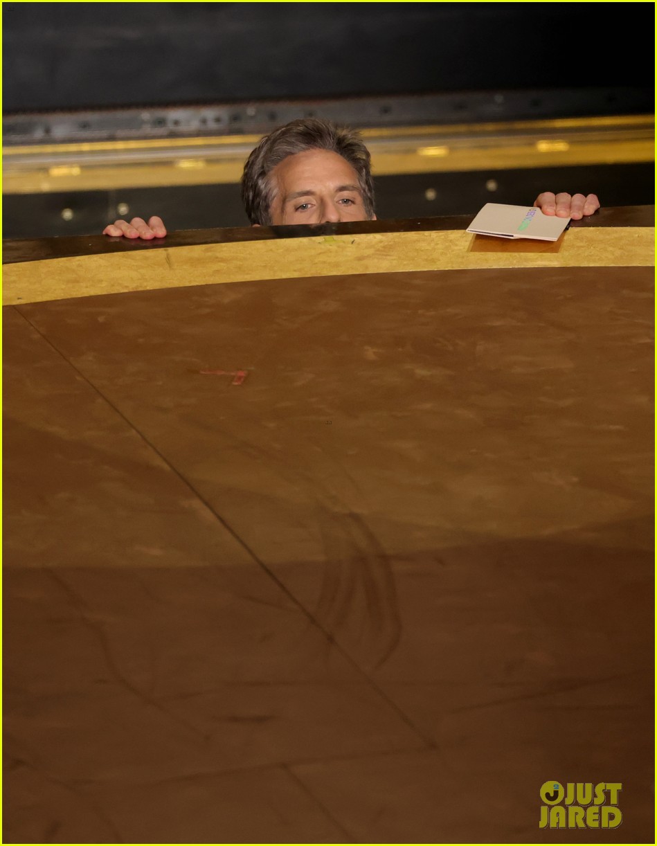 Ben Stiller Runs Into Stage Mishap While Presenting Award at Oscars ...