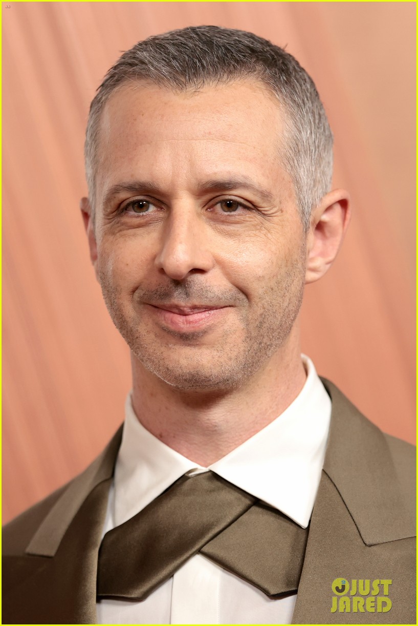 Jeremy Strong Brings Wife Emma Wall to Oscars 2025: Photo 5132000 ...