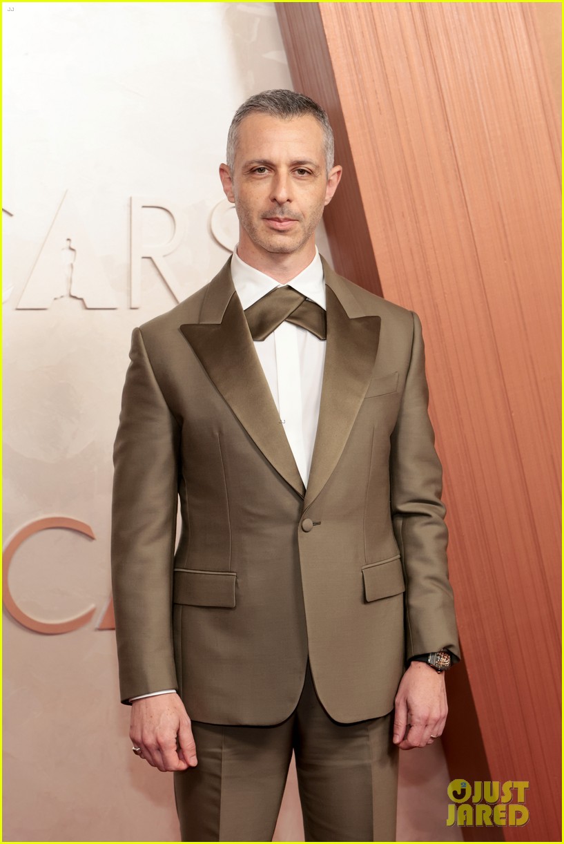 Jeremy Strong Brings Wife Emma Wall to Oscars 2025: Photo 5132001 ...