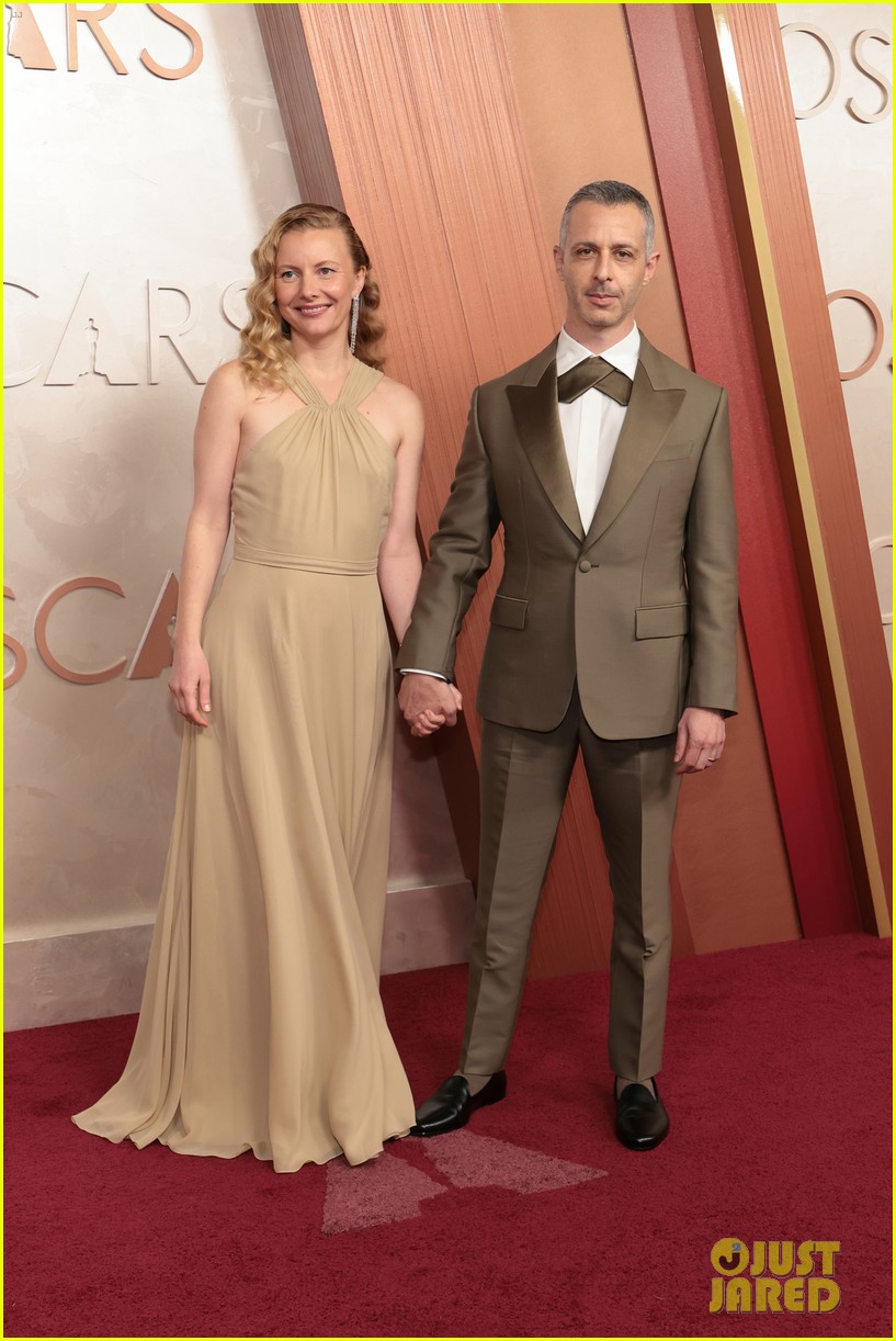 Jeremy Strong Brings Wife Emma Wall to Oscars 2025: Photo 5132003 ...