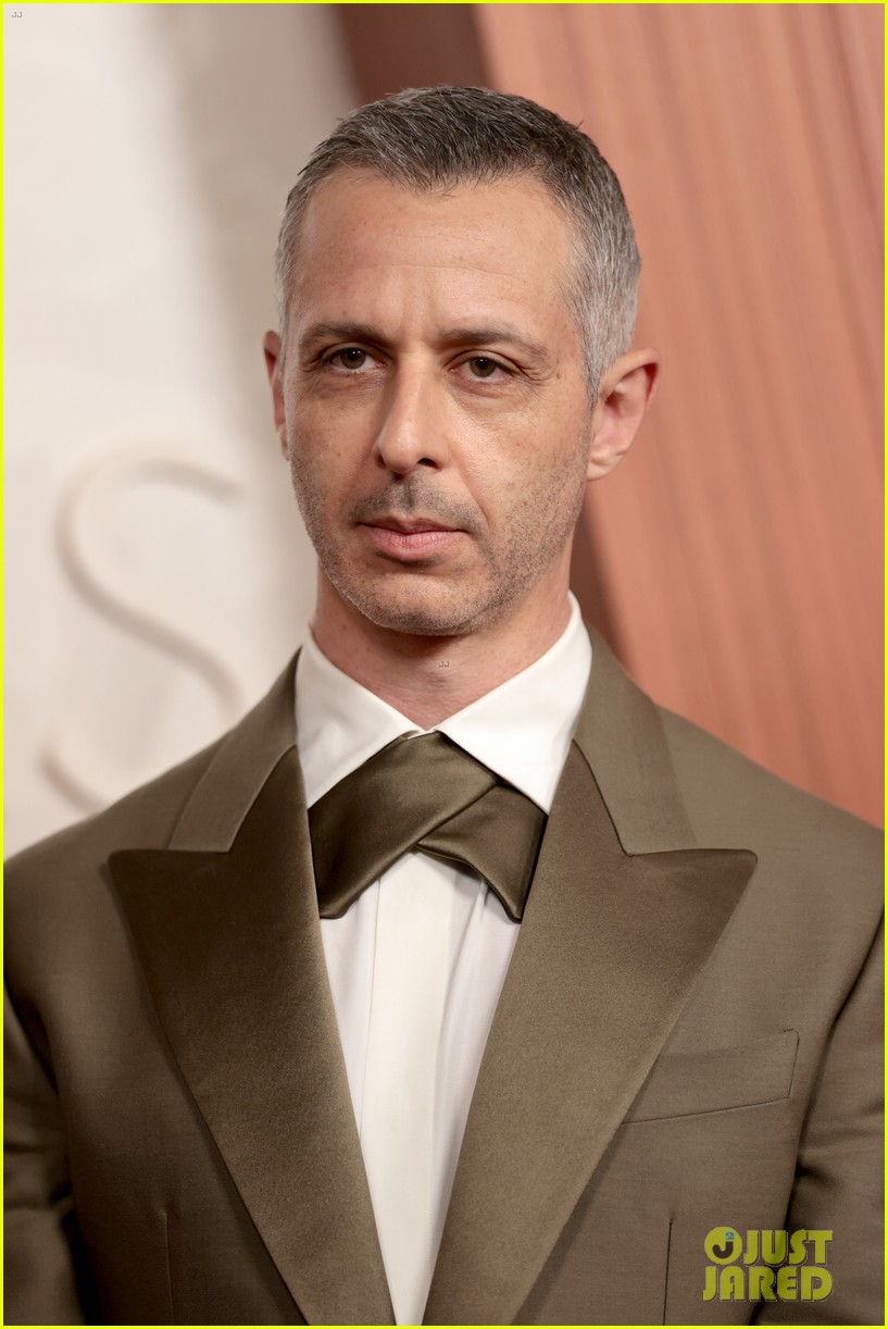 Jeremy Strong Brings Wife Emma Wall to Oscars 2025: Photo 5132004 ...