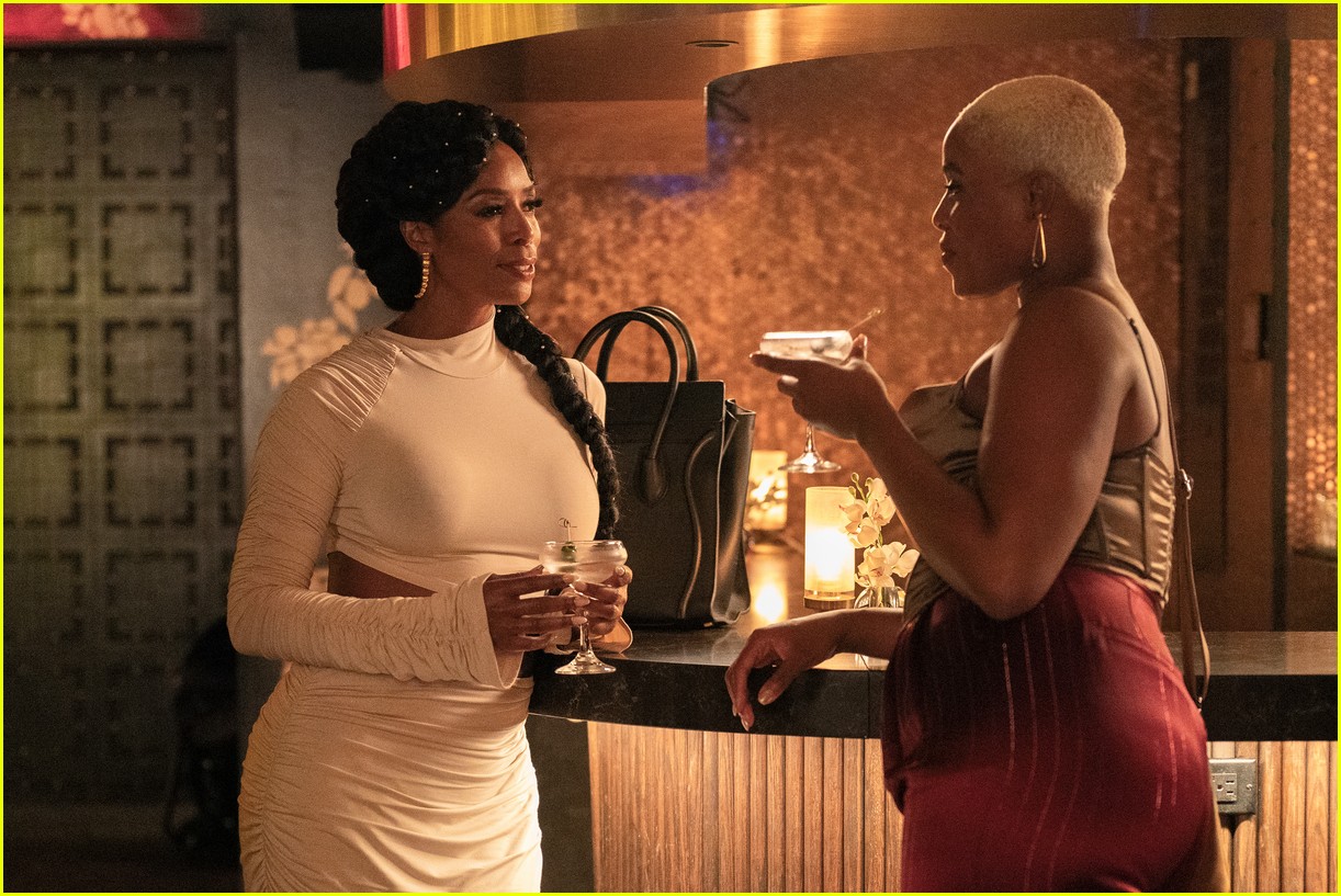 'Survival of the Thickest' Season 2: Michelle Buteau Returns In Trailer for Netflix Comedy ...