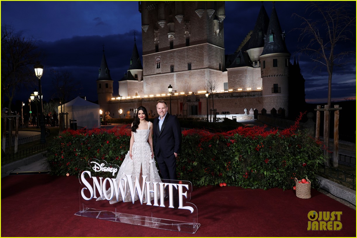 Rachel Zegler Performs at 'Snow White' European Premiere at a Castle in ...