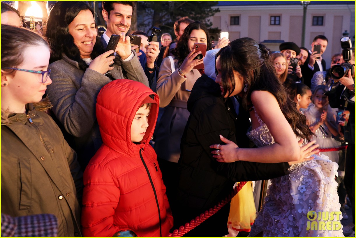 Rachel Zegler Performs at 'Snow White' European Premiere at a Castle in ...
