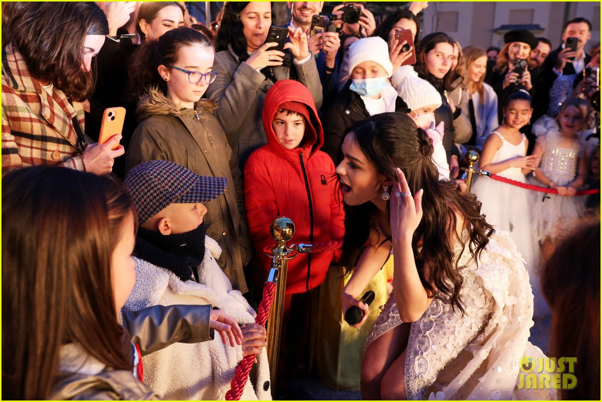 Rachel Zegler Performs at 'Snow White' European Premiere at a Castle in ...