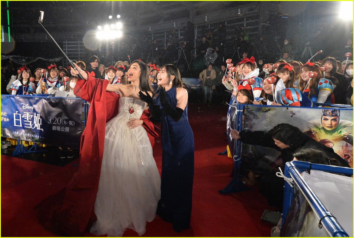 Snow White's Rachel Zegler Performs 'Waiting on a Wish' in Japan: Photo ...