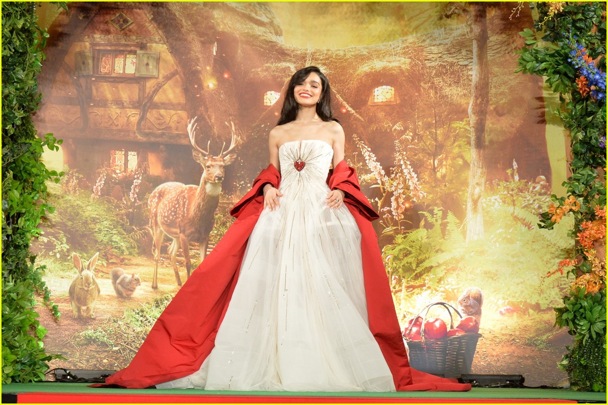 Photo: rachel zegler snow white japan 2025 6 | Photo 5134043 | Just ...