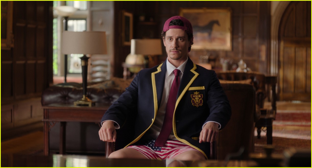 Benito Skinner Gets Into Wild College Antics in 'Overcompensating ...