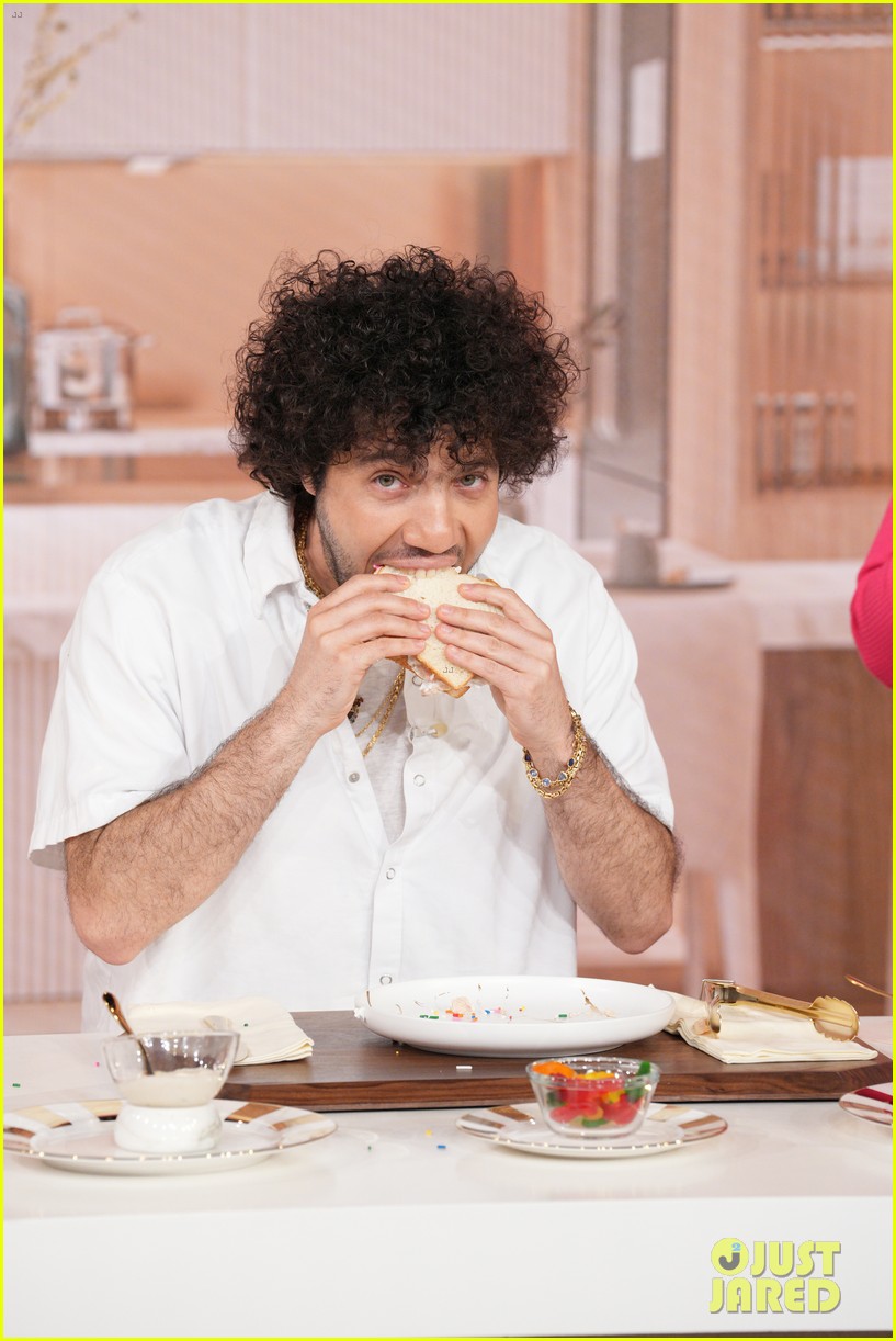 Benny Blanco Reacts to Be Mistaken for Bad Bunny: 'He's So Hot!': Photo ...