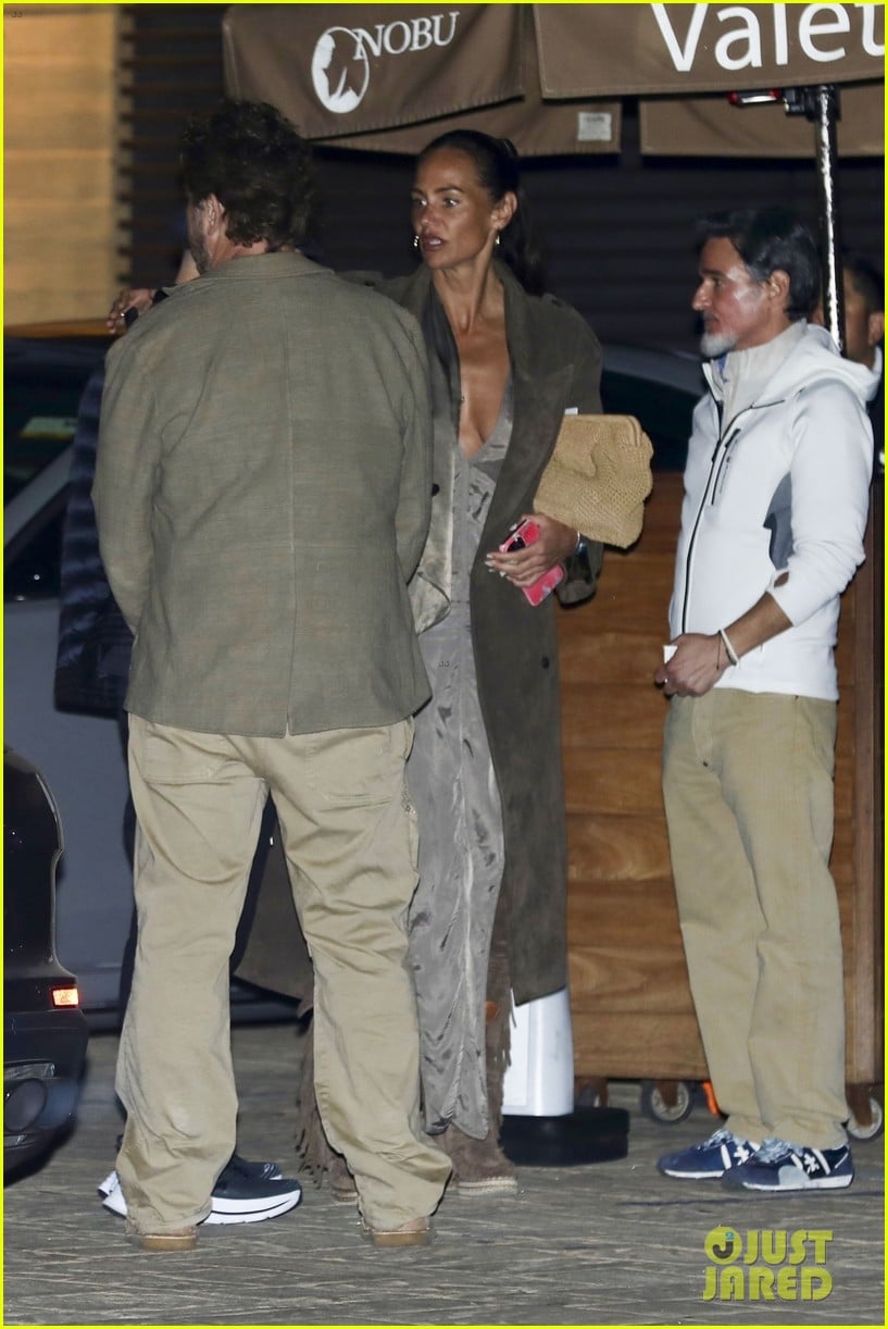 Gerard Butler & Longtime Girlfriend Morgan Brown Step Out for Date Night at Nobu: Photo 5147333 ...