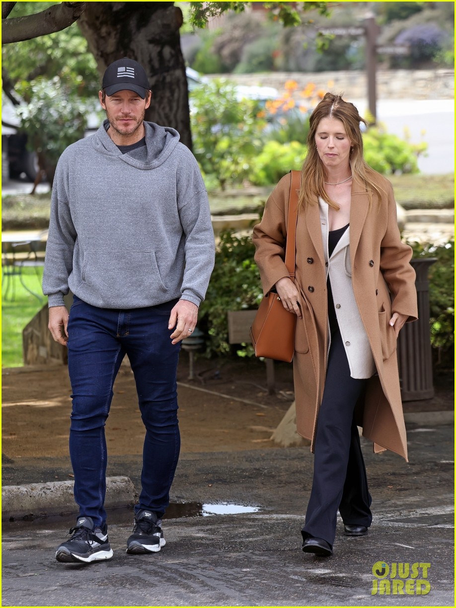 Chris Pratt & Katherine Schwarzenegger Bump Into Josh Brolin During LA ...