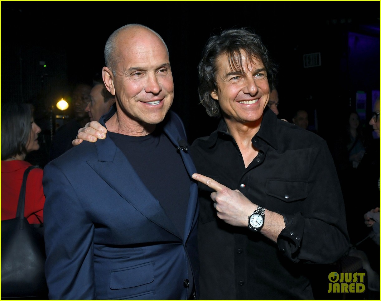 Tom Curise Leads Moment of Silence for 'Top Gun' Co-Star Val Kilmer at ...