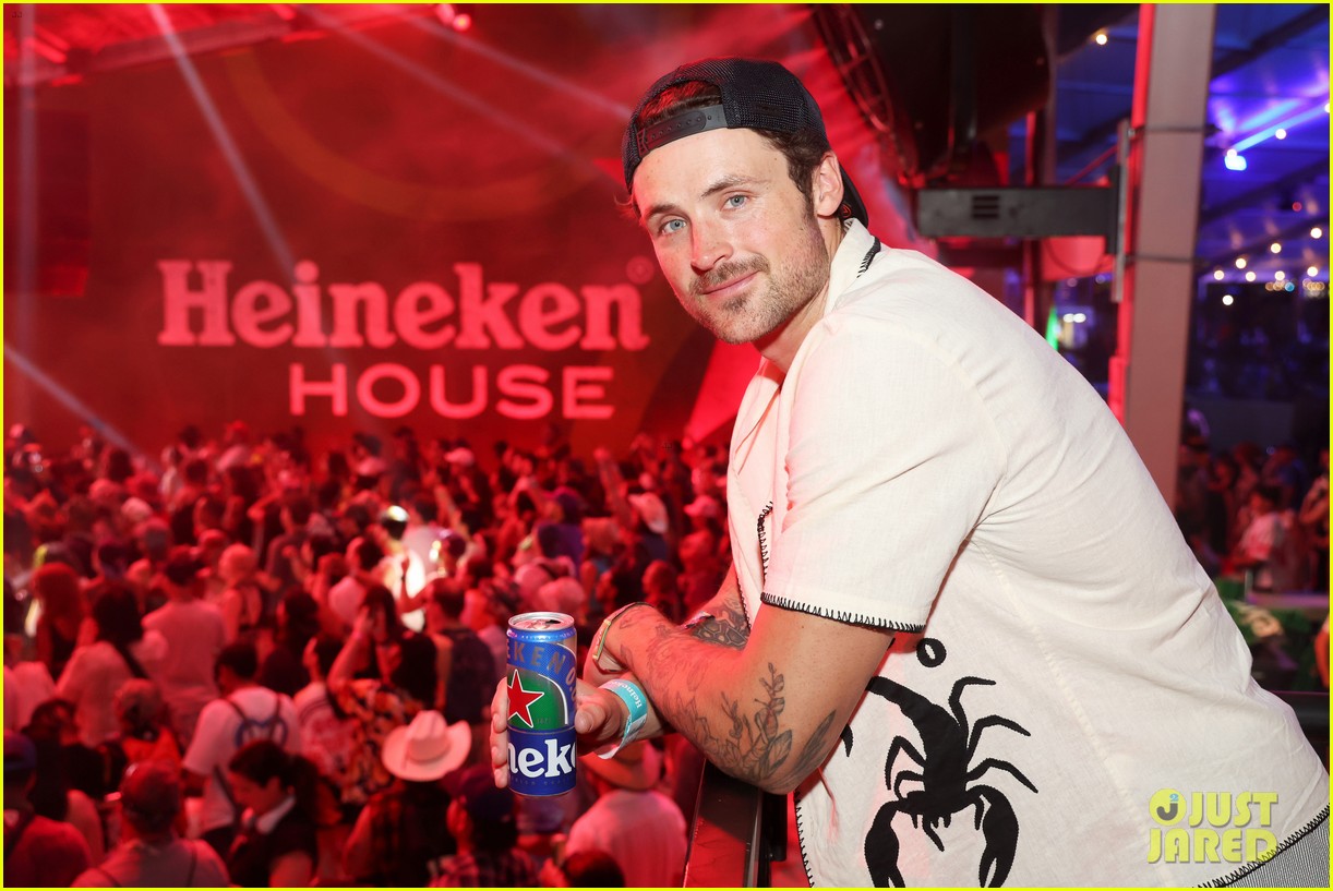 Dylan Efron Bares His Abs During Coachella Appearance!: Photo 5145474 ...