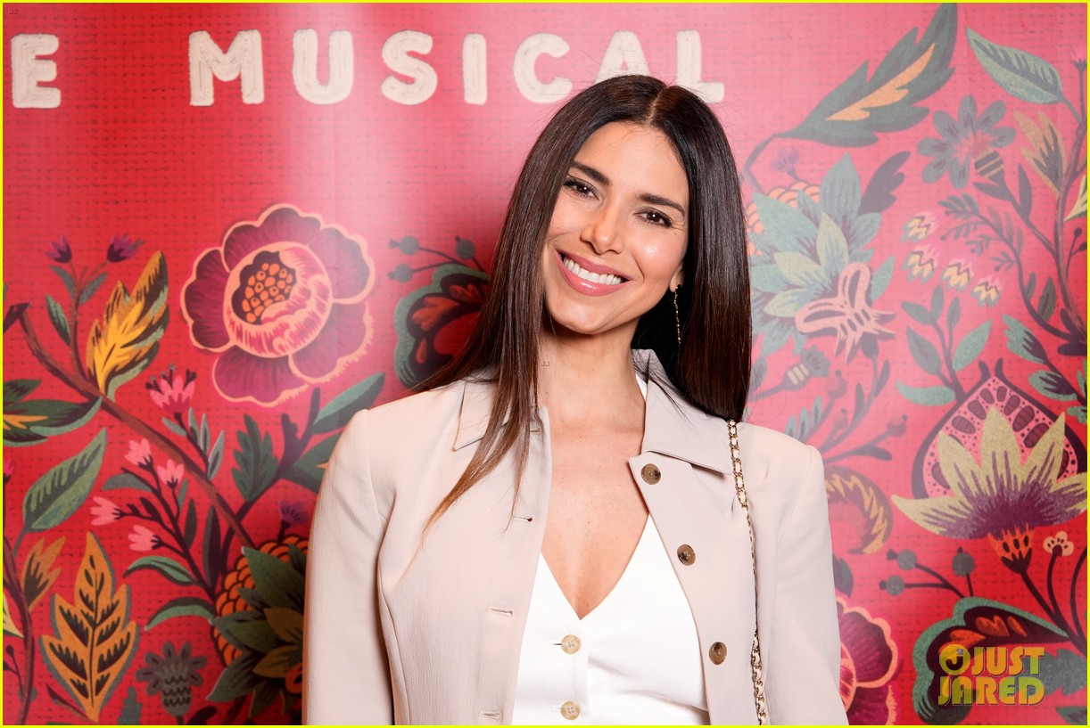 Eva Longoria, Gloria Estefan, & More VIPs Show Up at 'Real Women Have ...