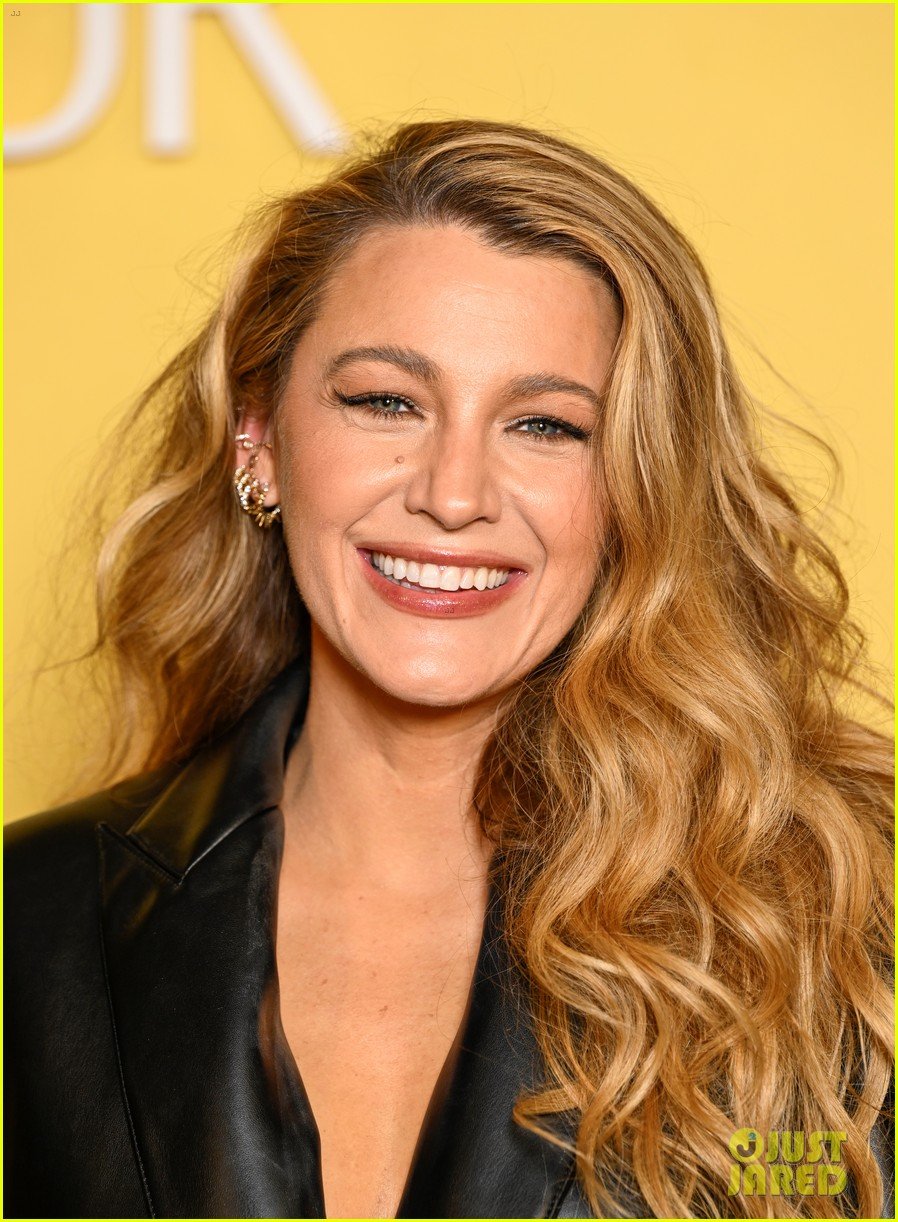 Blake Lively & Anna Kendrick Share Laughs on Red Carpet at 'Another Simple Favor' UK Screening ...