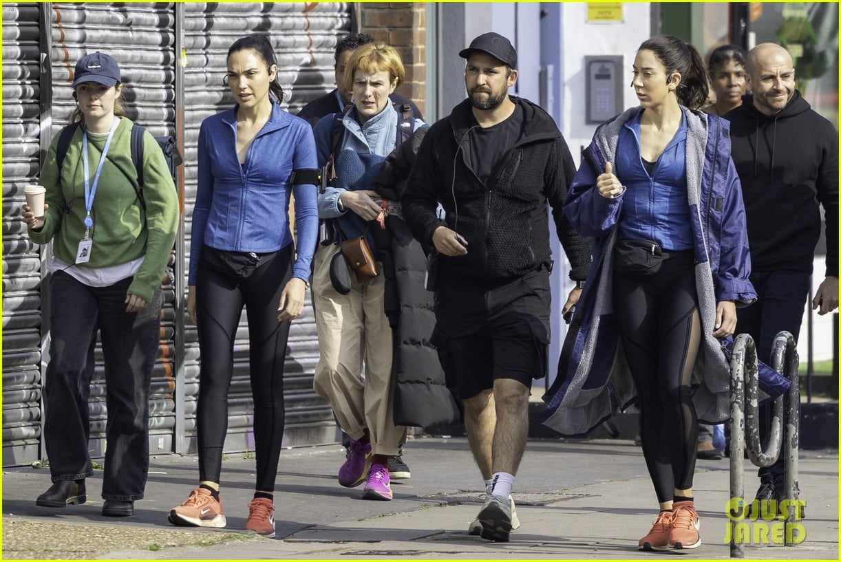 Gal Gadot Runs the Streets of London in Tracksuit While Filming 'The ...